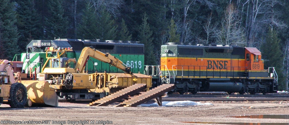 BNSF 6818 & BNSF 6819